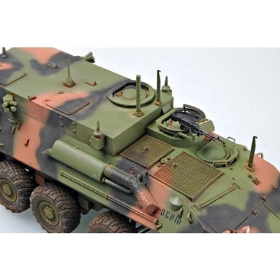 USMC LAV C2 Light Armored Vehicle Command&ControlTrumpeter 00371 1:35 ...