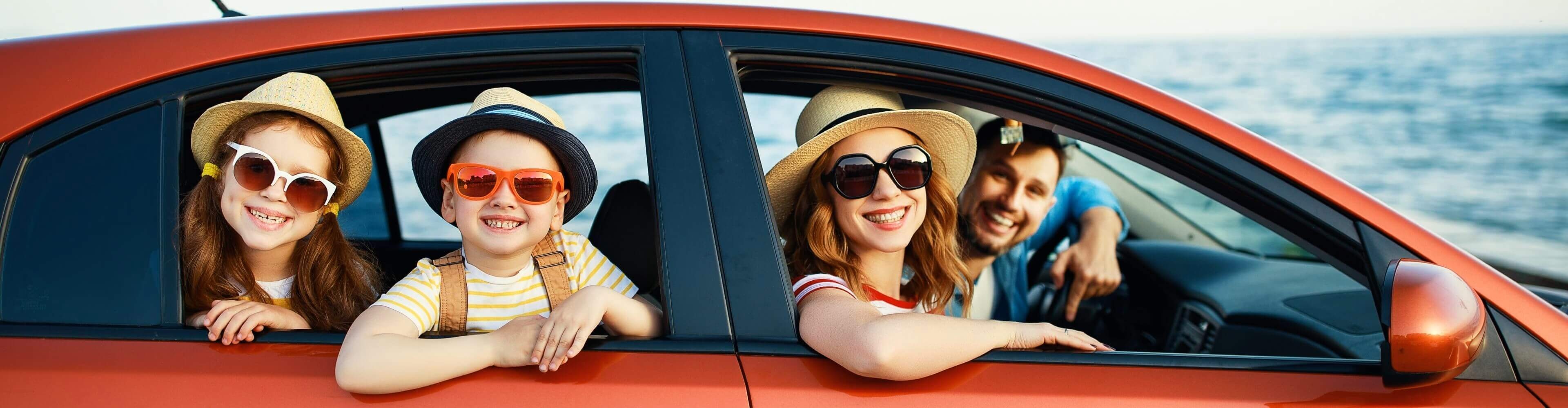 Dítě v autě: od kdy podsedák a kdy autosedačku? 🚗 Hry do auta