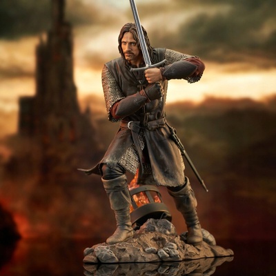 Diamond Select Toys Cosmic Group Lord of the Rings Aragorn Gallery ...